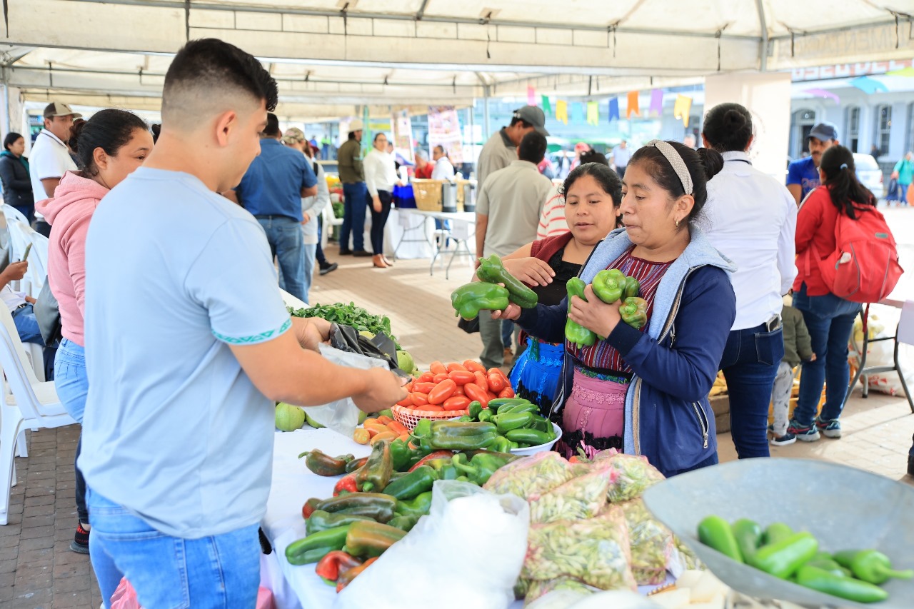 Feria del Agricultor beneficia a más de dos mil productoras y ...