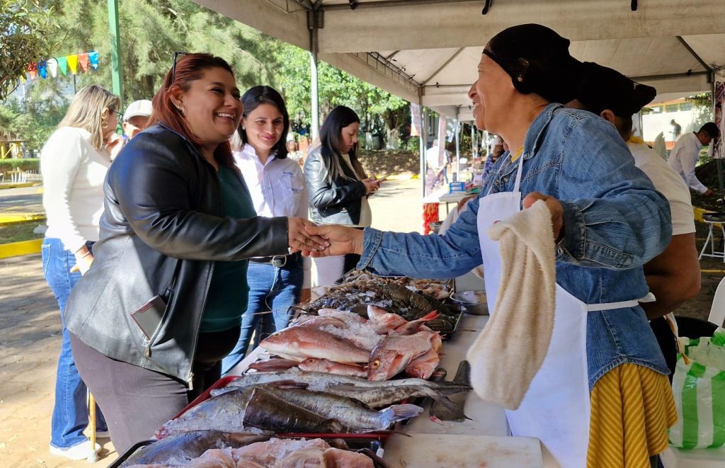¡Mariscos frescos! Celebran Feria para el Fomento de la Pesca y Acuicultura - Ministerio de ...