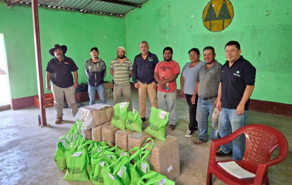 Entregan semillas y brindan asistencia técnica a productores de café de Escuintla - Ministerio ...