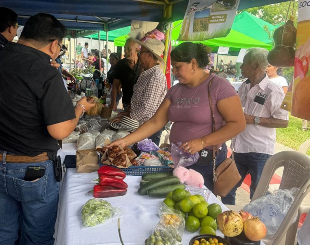Integrantes de los CADER de Jutiapa participan en Feria del Agricultor ...