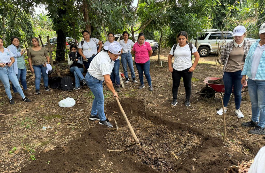 En Suchitepéquez promueven conservación de suelos y recursos naturales - Ministerio de ...